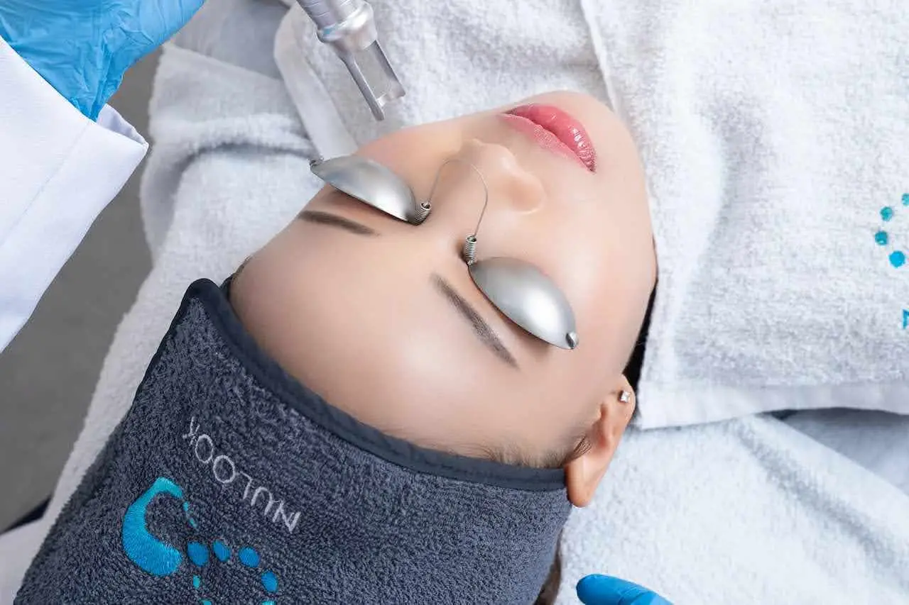 5 Types of Facial Lasers, Benefits, and Treatment Procedures